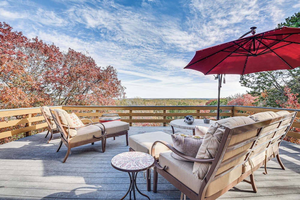 Lake Whitney Cabin W/ Hot Tub & Fire Pit! - Clifton