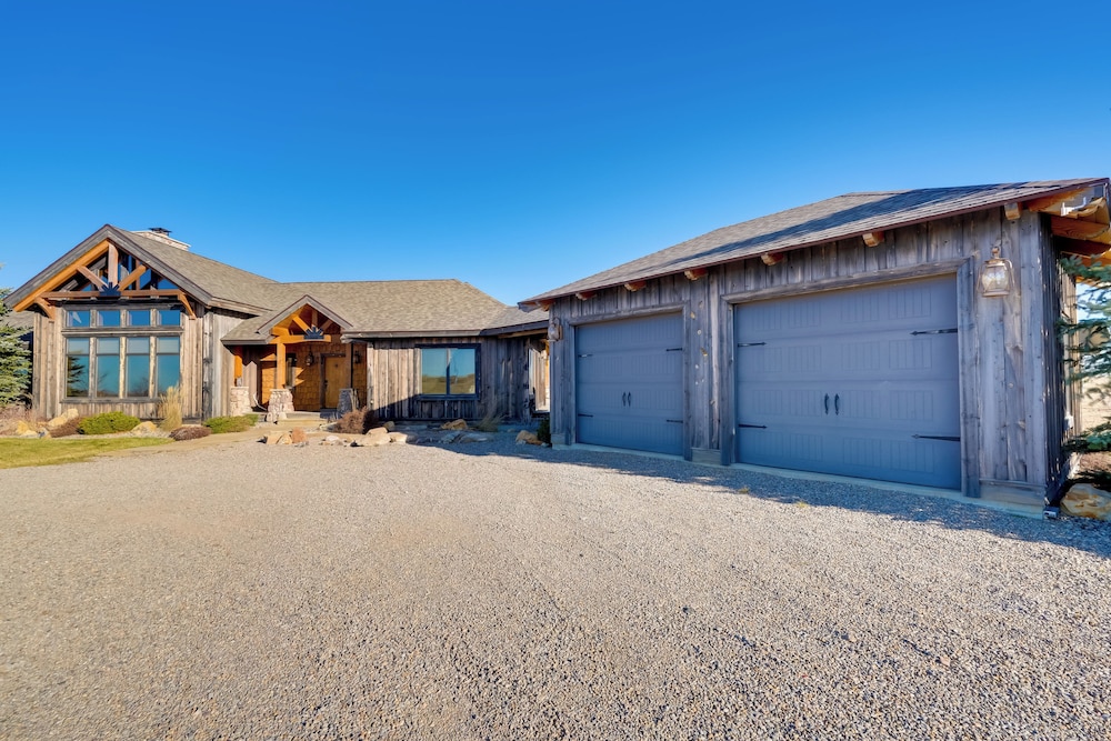 'Free Spirit Ranch' W/ Hot Tub & Mountain Views - Montana