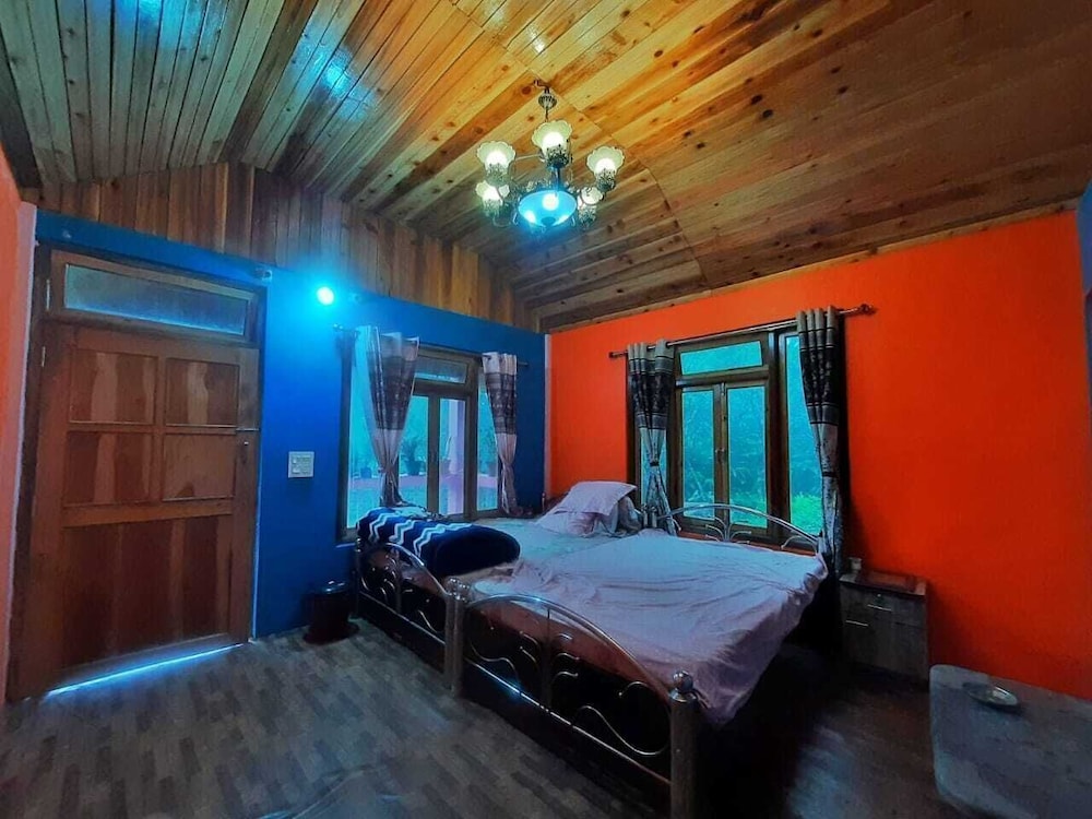 Farmstay @ Chhota Mungwa, Darjeeling For Family, Friends & Furry Friends. - Sikkim