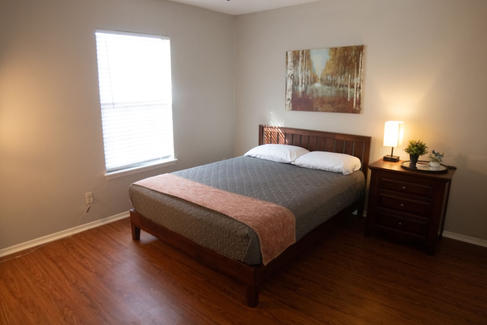 Cozy And Spacious Denton Getaway - Denton, TX