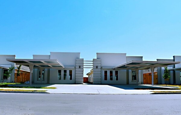 Beautiful Apartment 9 Min To Mercedes Outlets - Santa Maria, TX