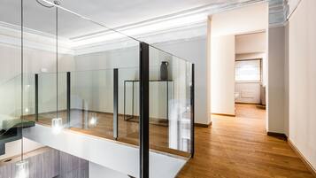 Dúplex Standard | Sala de estar | Smart TV de 42 polegadas com canais por cabo