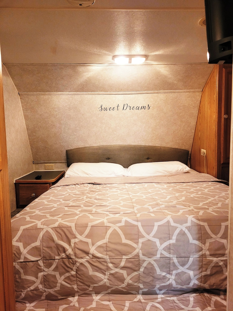 Centrally Located Cozy Rv With All The Essentials In Spacious Secure Gated Area! - New Mexico