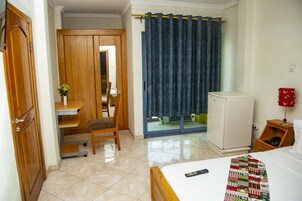 Quarto Duplo | Secretária, Wi-fi grátis, roupa de cama fornecida 