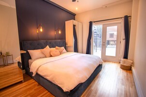 Apartamento Cidade | Edredões de penas, cortinas/cortinados opacos, ferro/tábua de engomar 