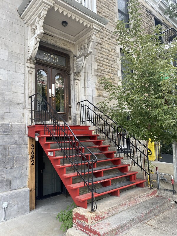 Unique Stays - 3690 St-denis - Montreal