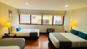 Quarto triplo empresarial | 1 quarto, Wi-Fi de cortesia