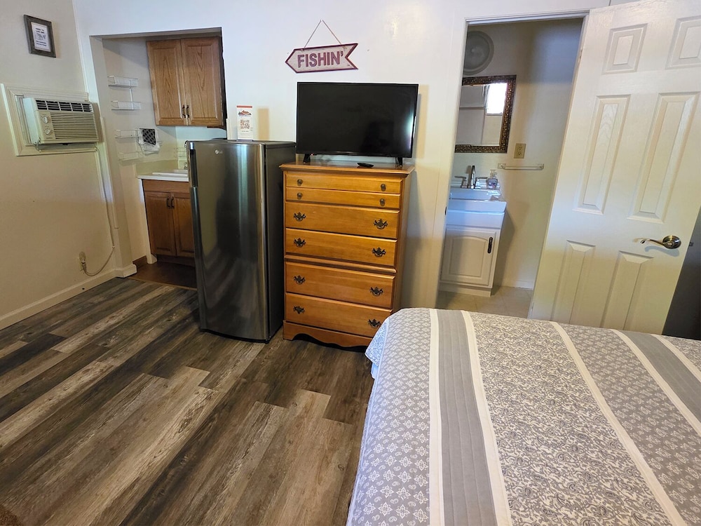 Adirondack Sunrise Motel And Cabins - Lake George, NY