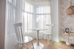 Estúdio Cidade | Refeições no quarto
