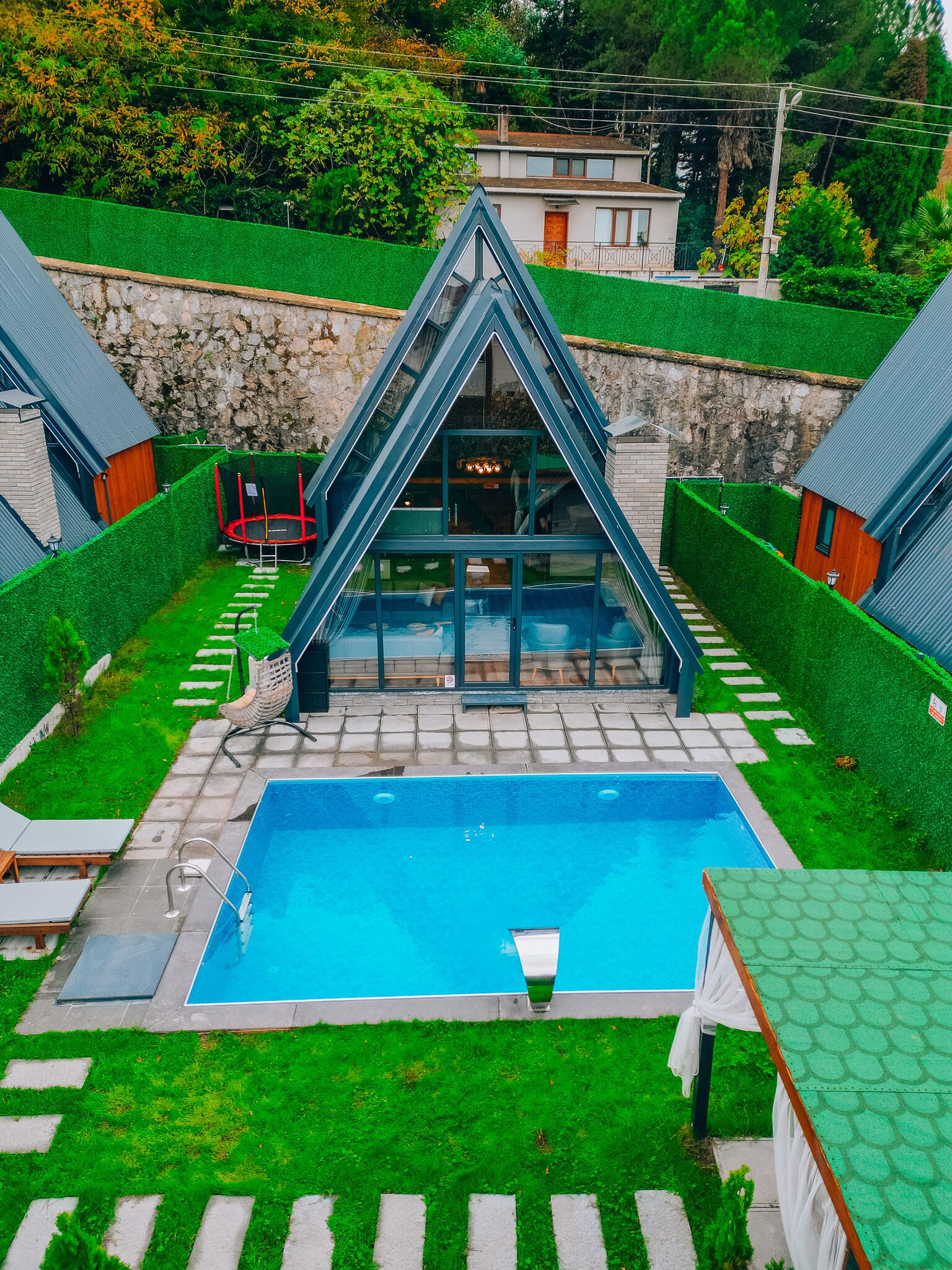 3 piscinas externas, piscina aquecida, guarda-sóis, espreguiçadeiras
