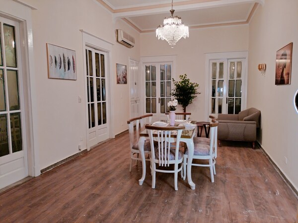 Yacoubian Apartments In Downtown Cairo - Cairo