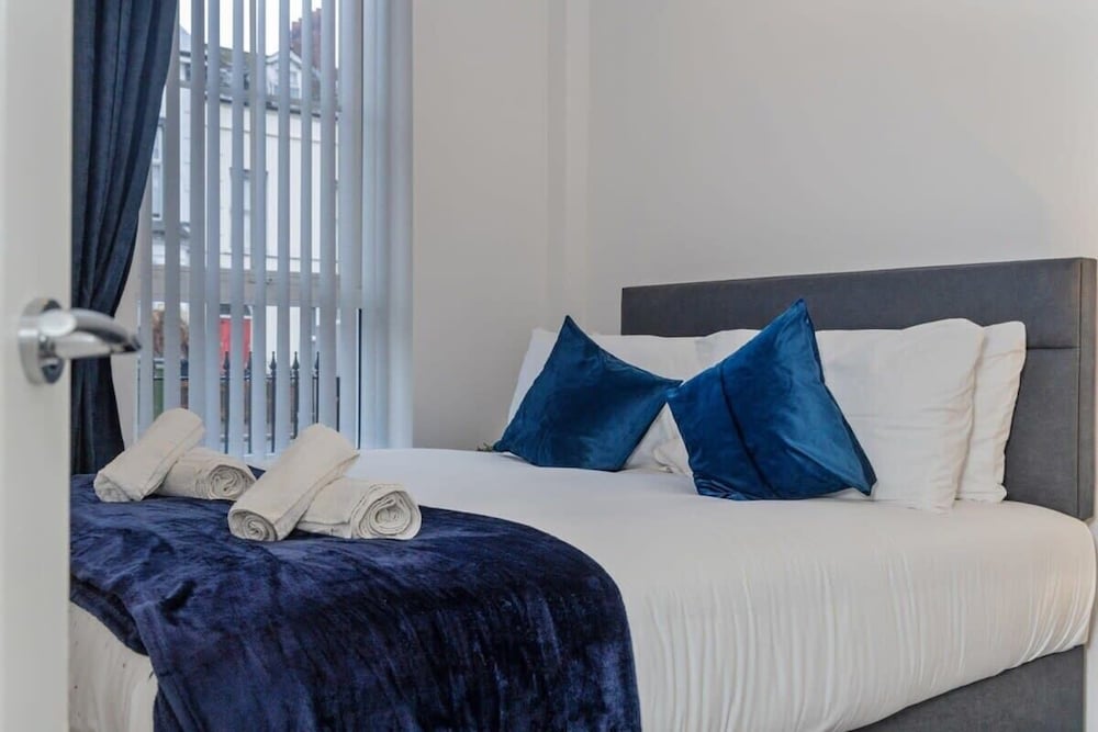 Contemporary 2 Bed Apartment -Belfast East Village - George Best Belfast City Airport (BHD)