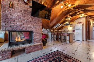 Suite Royal, lareira | Cortinas/cortinados opacos, Wi-fi grátis, roupa de cama fornecida 