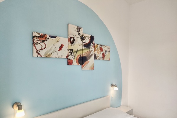 Quarto Básico, 1 cama queen-size, casa de banho partilhada | 1 quarto, secretária, secretária adequada para computadores portáteis