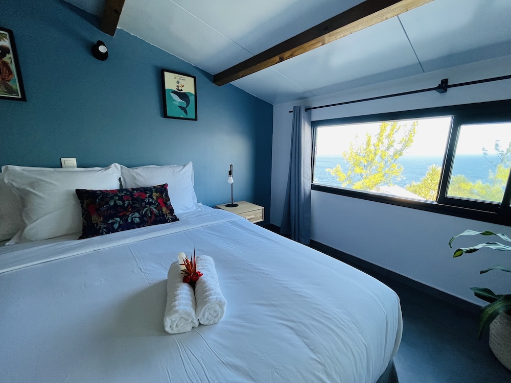 La Caze Grande Anse **** offers a breathtaking view of the Indian Ocean ...