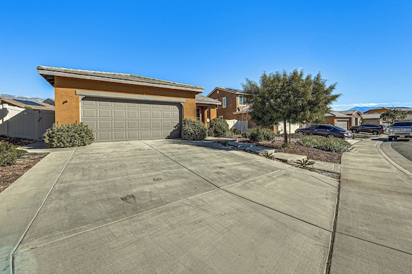 Patio & Yard: Luxe Beaumont Getaway! - Banning, CA