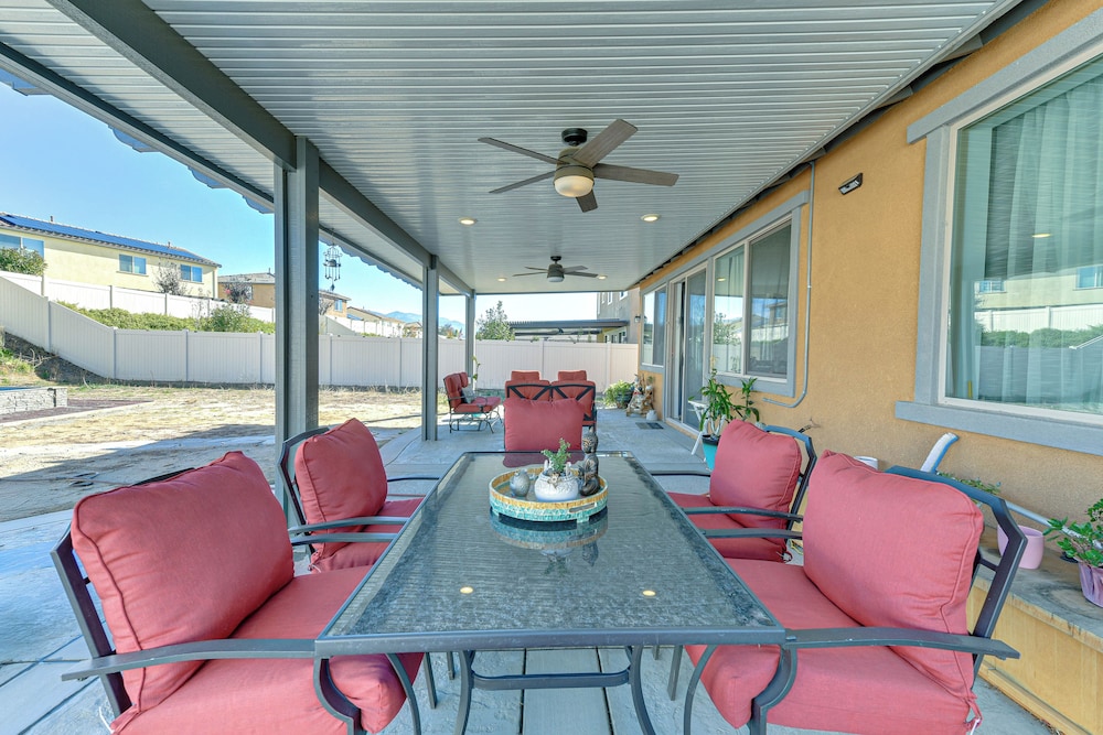 Patio & Yard: Luxe Beaumont Getaway! - Cabazon, CA
