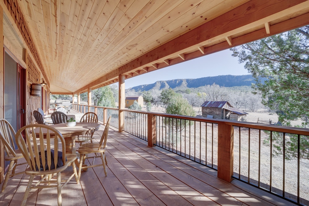 Airy Pine Cabin W/ Wraparound Deck Near Trails! - Pine, AZ