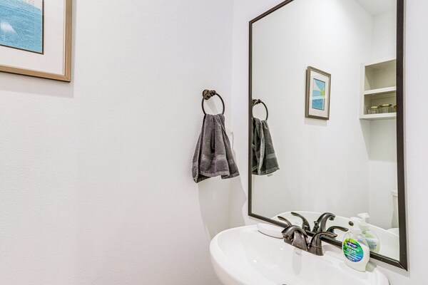 Modern Houston Retreat W/ Patio, 11 Mi To Dtwn - Houston, TX