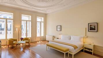 Quarto casal luxo, sacada, vista para a cidade | Roupas de cama premium, frigobar (abastecido com itens grátis)