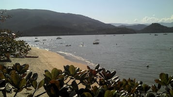 Perto da praia, autocarro para a praia, pesca