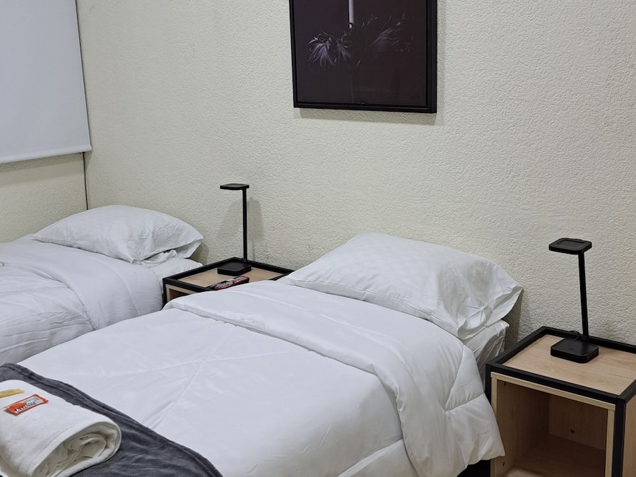 Escrivaninha, ferros/tábuas de passar roupa, Wi-Fi de cortesia