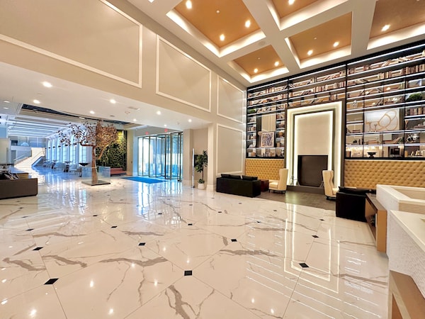 Chez Hotel Arlington Heights - Arlington Heights, IL