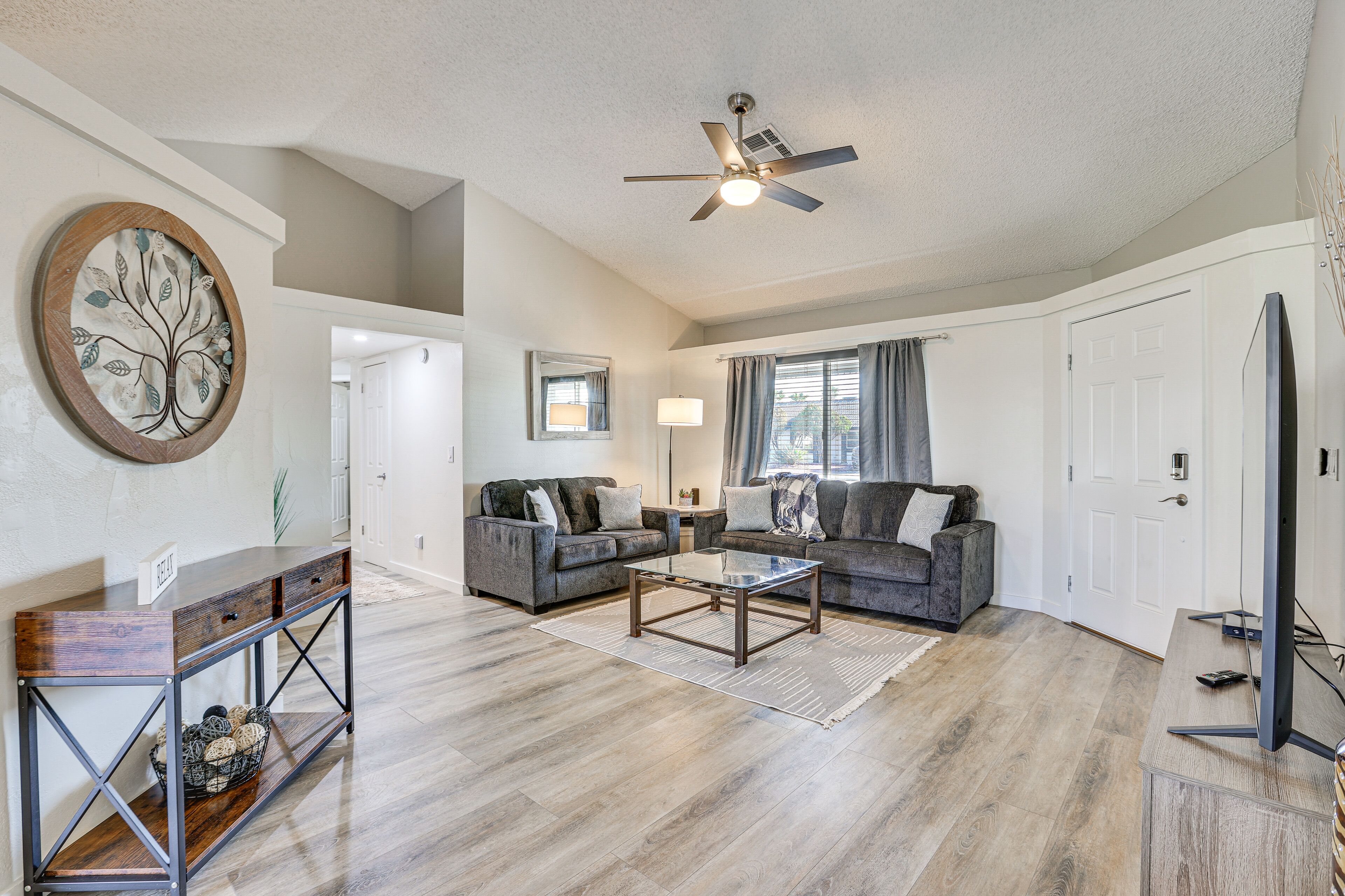 Near Spring Training! Peoria Gem W/ Pool & Hot Tub - Glendale, AZ