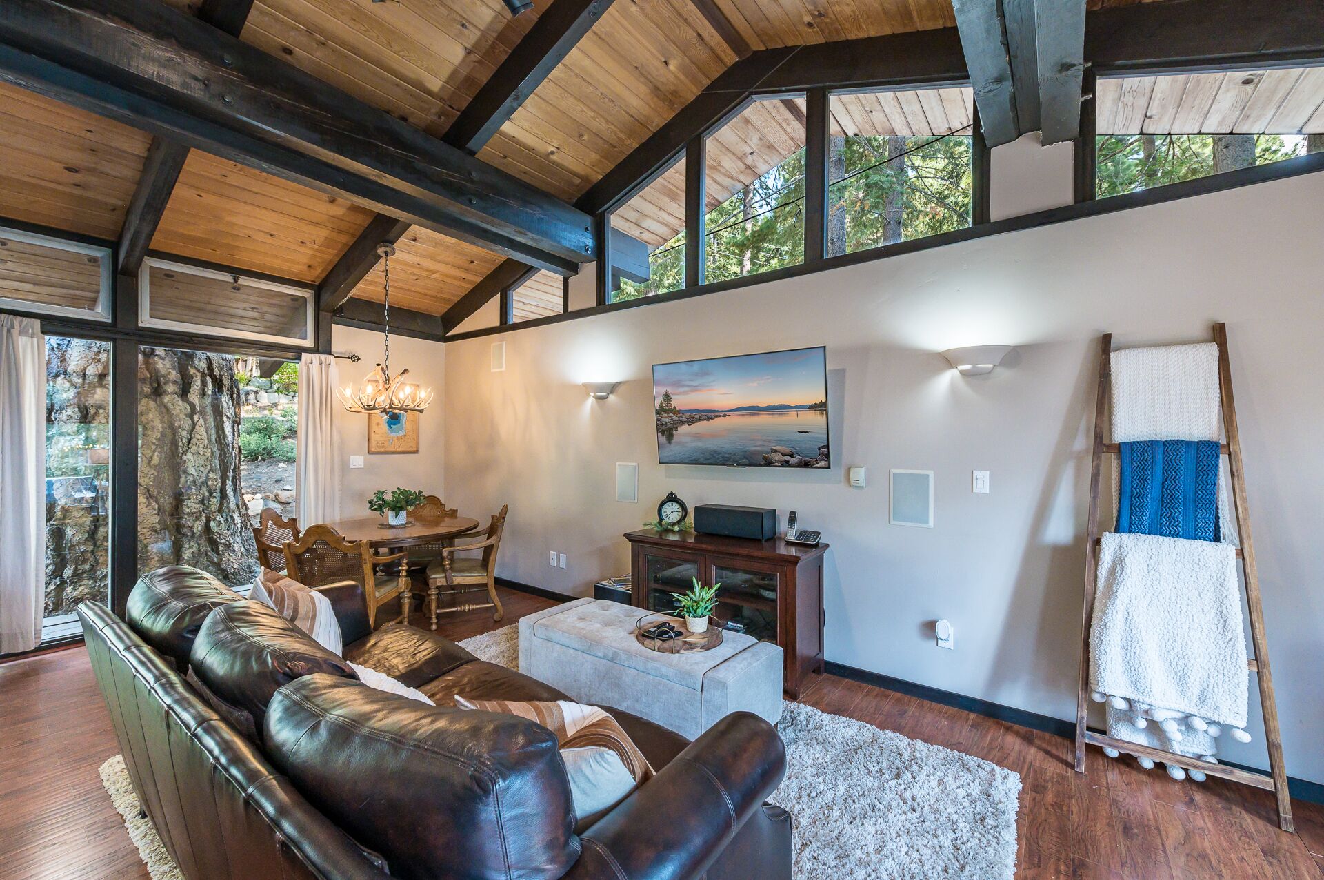Cozy Tahoe Cabin, Perfect Location - Tahoe City, CA
