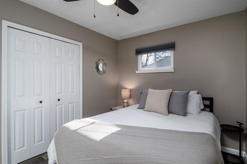 1 Mile To Lake, Clean, Private Yard, Fireplace, Memory Foam, Parking, Netflix - Oberlin, OH