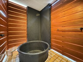 Produtos de toalete grátis, bidê, toalhas de banho 