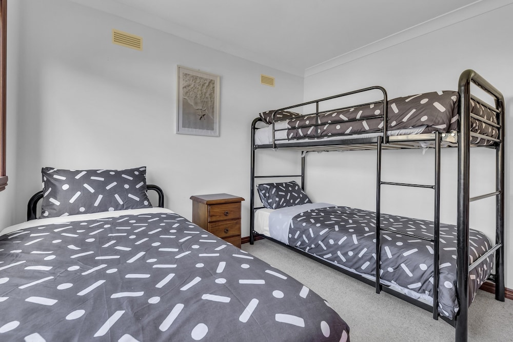 Beach Retreat - Ground Floor 2 Bedroom - Eden