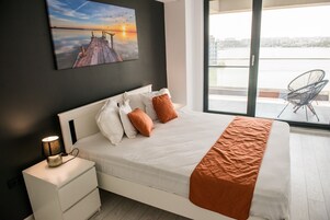 Apartamento luxo, vista para o lago | 1 quarto, roupas de cama premium