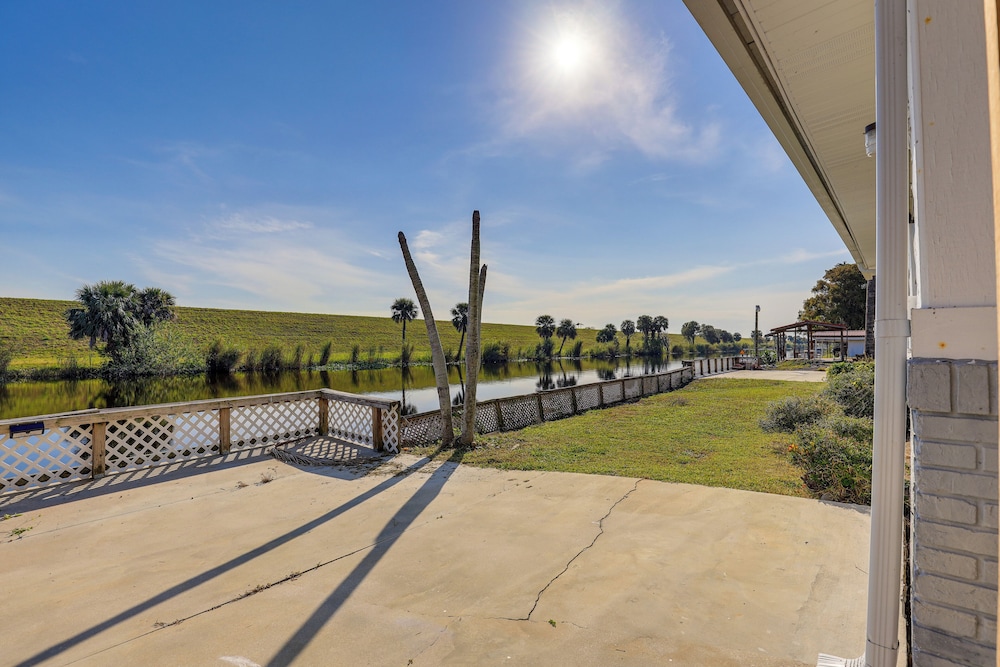 Sun-soaked Okeechobee Retreat W/ Canal Views! - Okeechobee, FL