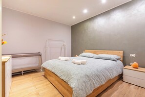 Apartamento família, vários quartos (Levante Home in the centre of Bari) | 1 quarto, ferros/tábuas de passar roupa, Wi-Fi de cortesia