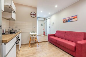 Apartamento família, vários quartos (Levante Home in the centre of Bari) | Cozinha privada | Geladeira, fogão, cooktop, cafeteira/chaleira
