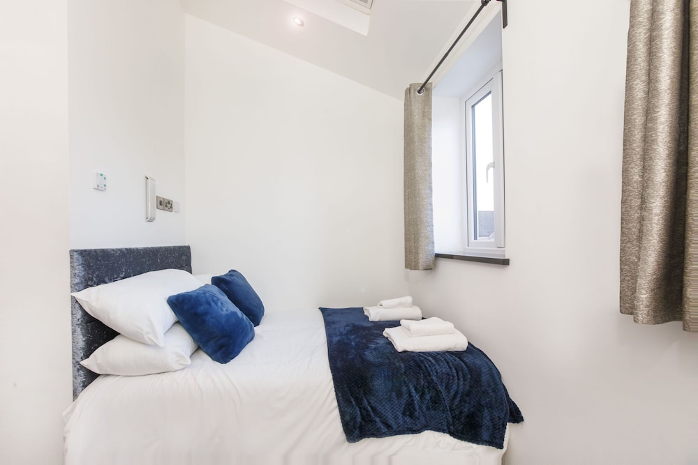 The Residence At The Lawrence Apartments - Sleeps 4 Guests In 2 Bedrooms - 요크