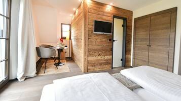 Quarto casal júnior | Roupas de cama antialérgicas, individualmente decorados, escrivaninha