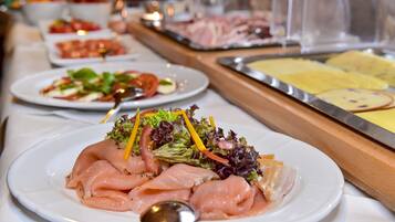 Café da manhã com buffet todos os dias (EUR 12 por pessoa)