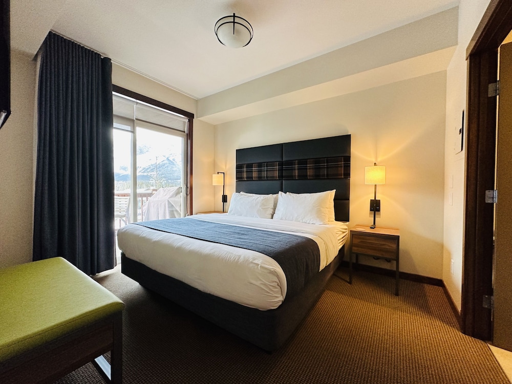 Canmore Mountain Retreat - Heated Pool & Hot-tub - 艾伯塔
