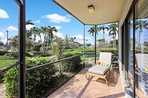 Apartamento em Condomínio Fechado, 1 cama queen-size (Rare garden unit with pool, grills an) | Terrenos do alojamento