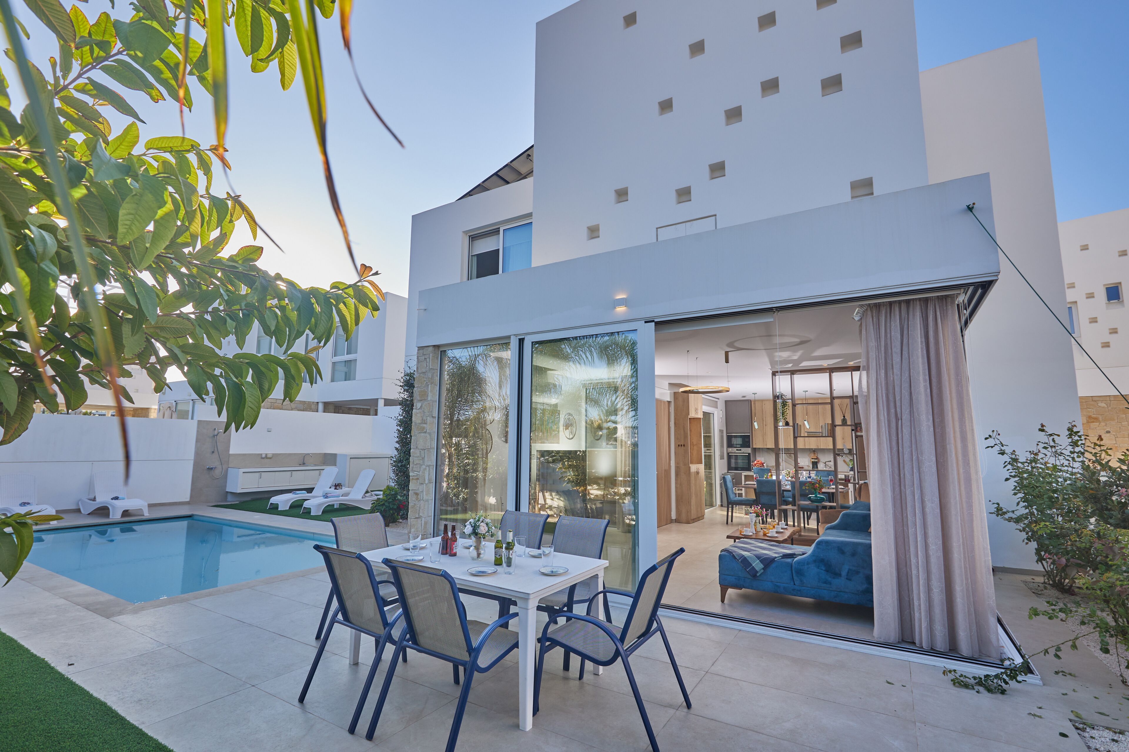 Vila, 3 quartos, piscina particular, vista para o jardim | Opções para refeição ao ar livre