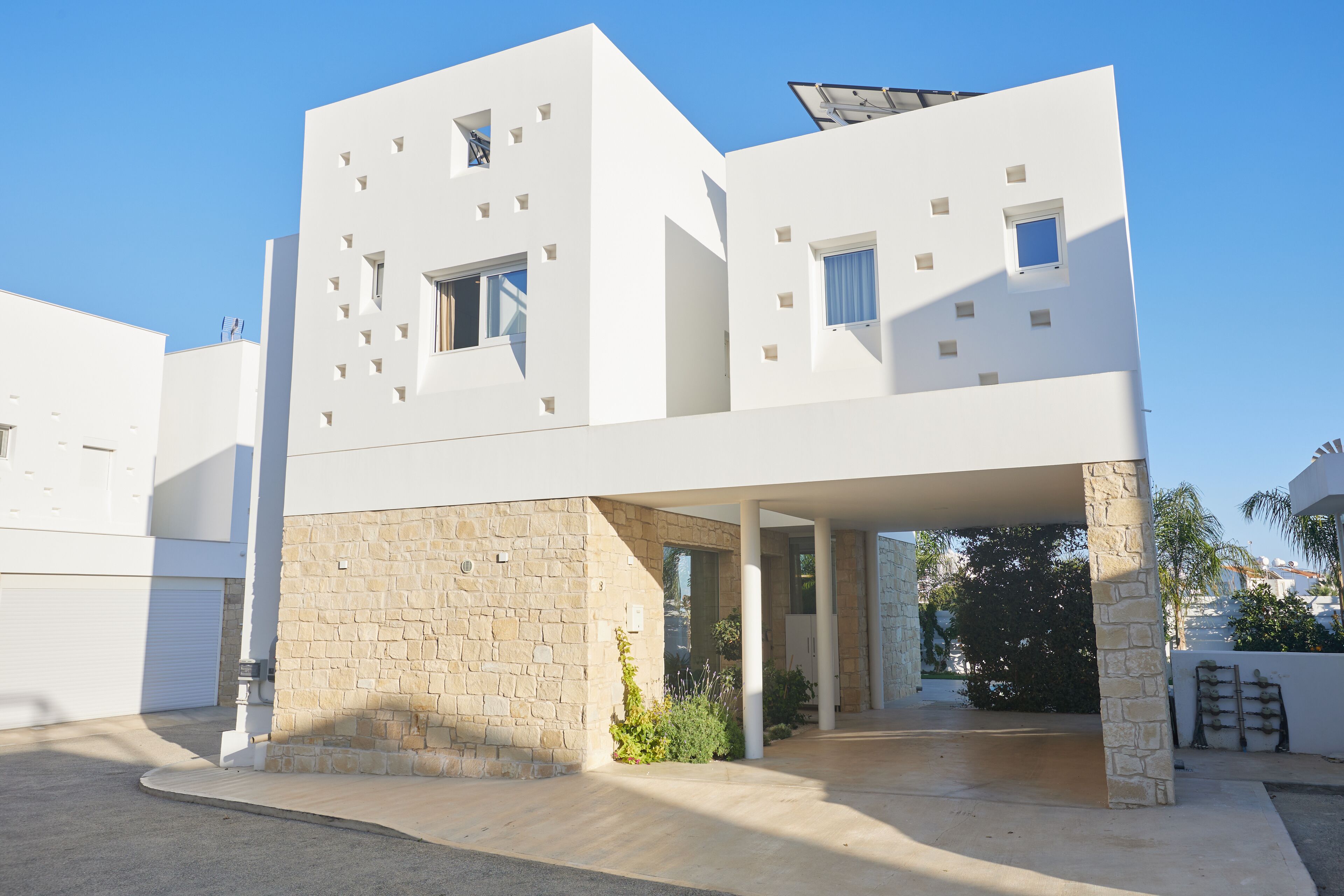 Vila, 3 quartos, piscina particular, vista para o jardim | Fachada