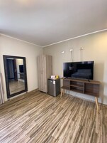 Quarto Exclusivo, 1 cama de casal | Casa de banho | Um polibã, toalhas fornecidas 