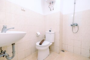 Estúdio | Banheiro | Chuveiro, produtos de toalete grátis, toalhas de banho 