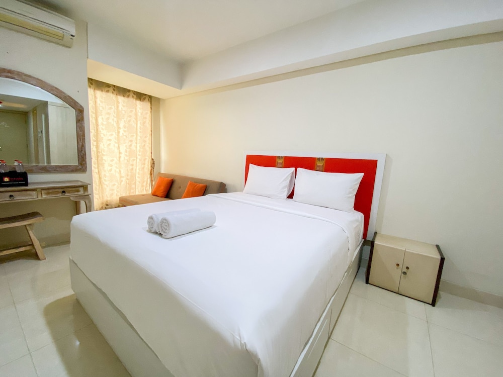 Good Deal Studio Apartment At Warhol (W/r) Residences - Semarang