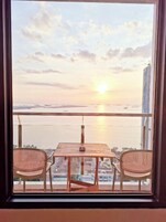 Apartamento superior, 1 quarto, vista para a baía | Vista da sacada