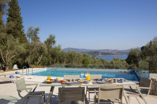 Villas Harriet - With Sea View And Near The Sea - Lefkada