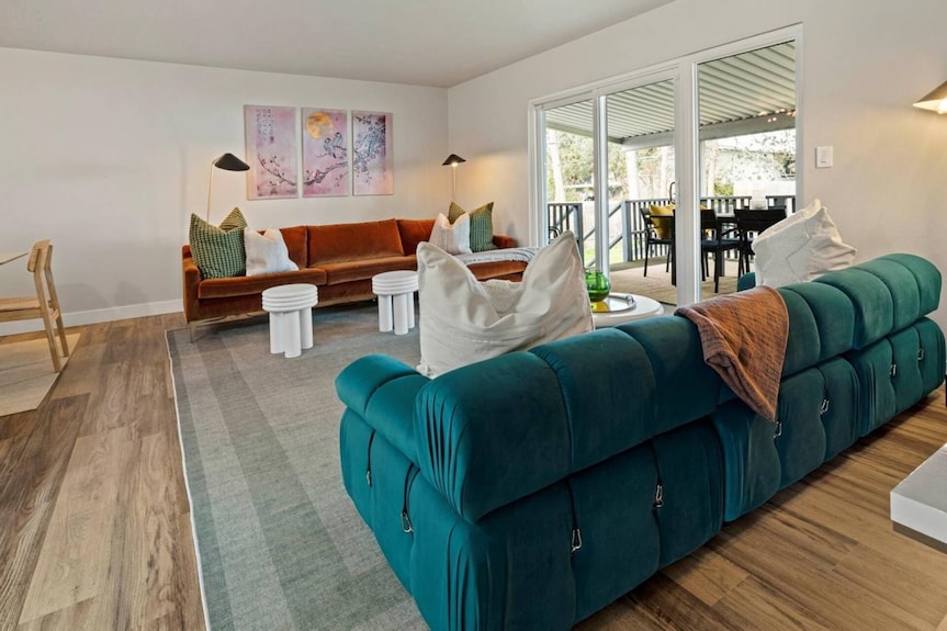 Ultra Comfort + Style! Hot Tub & Fireplace! Two Living Rooms >10 Min To Downtown & Bsu! - Boise, ID