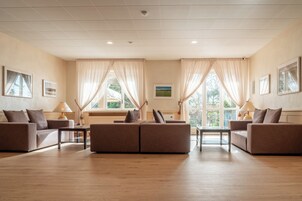 Área de estar no saguão